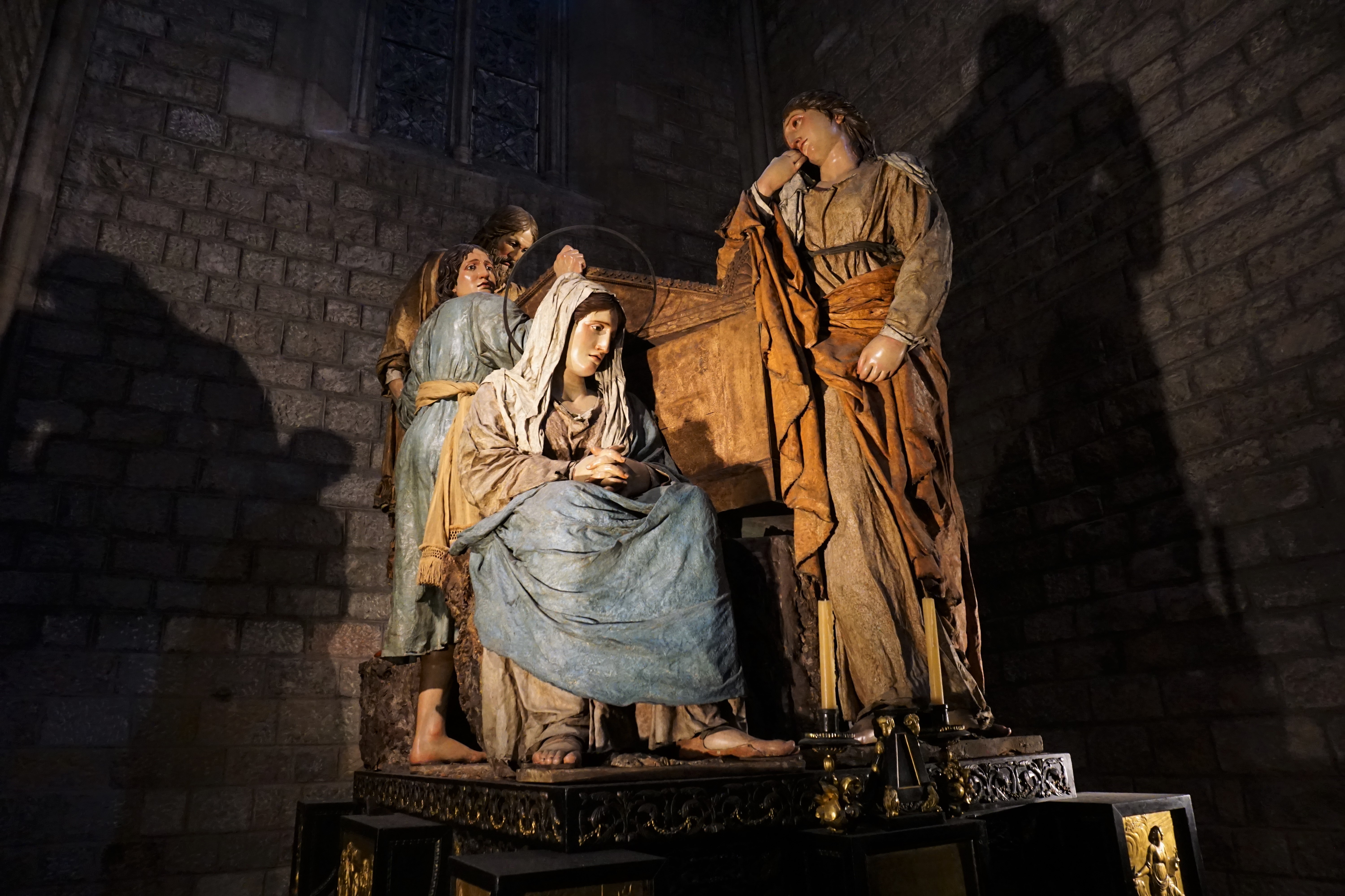 cloth wearing statues at basilica – Working While Wandering